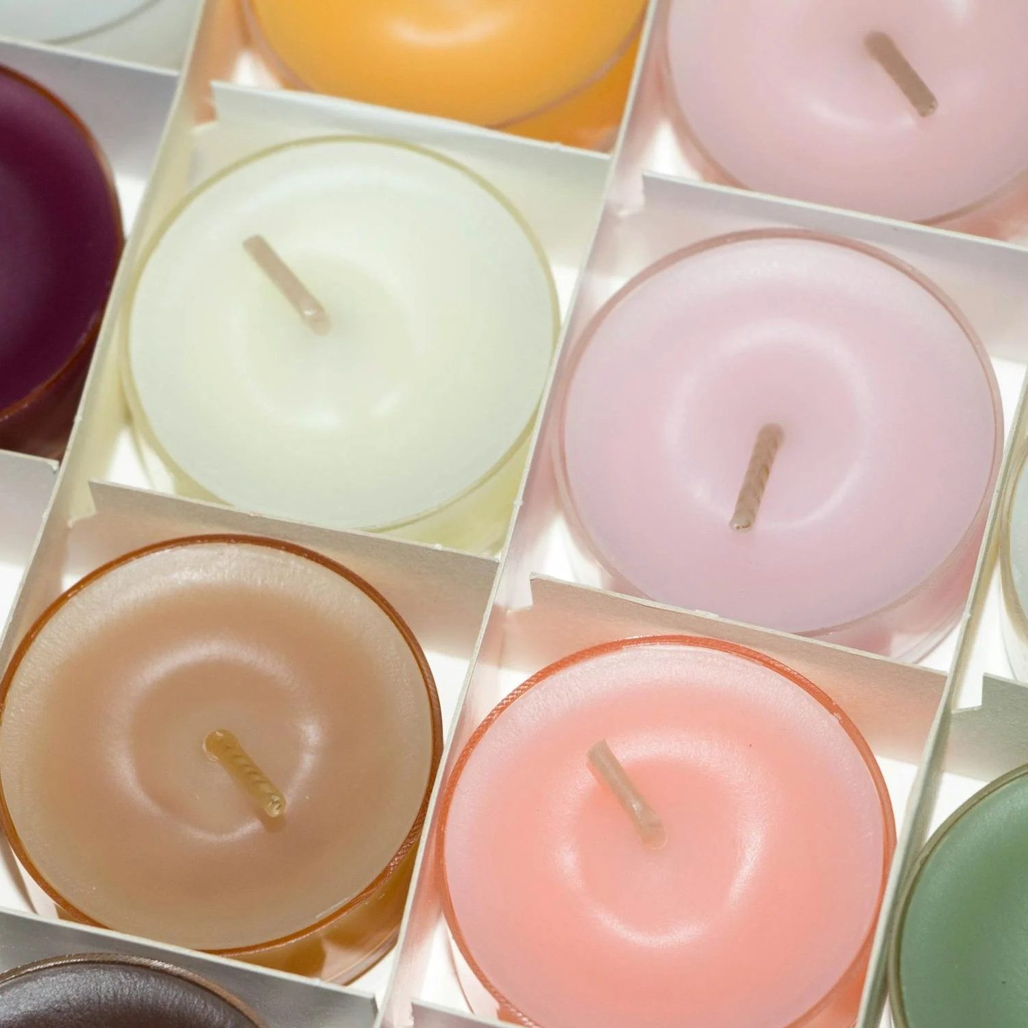 Have A Girl’s Night Coming Up? Try Out A Candle Painting Party!