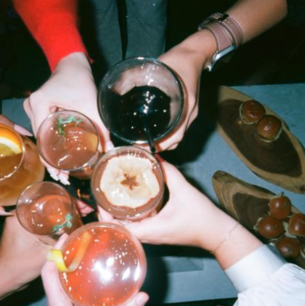 How to Accessorize Luxury Outfits for a Posh Dinner Party